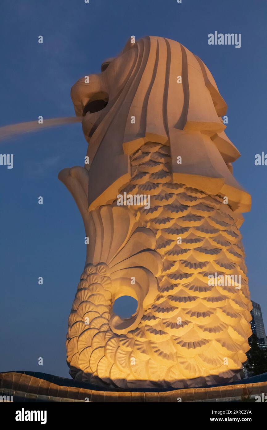 Asia, Singapore, Merlion Statue Illuminated at Dusk Stock Photo - Alamy