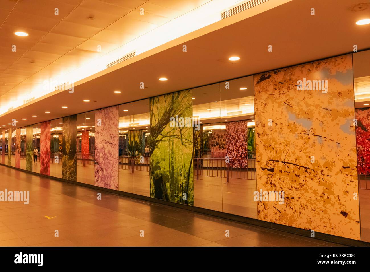 Asia, Singapore, MRT, Bayfront Subway Station Concourse Stock Photo - Alamy