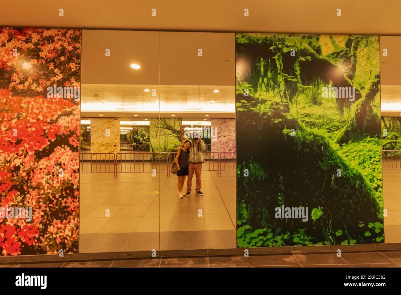 Asia, Singapore, MRT, Bayfront Subway Station Concourse Stock Photo - Alamy