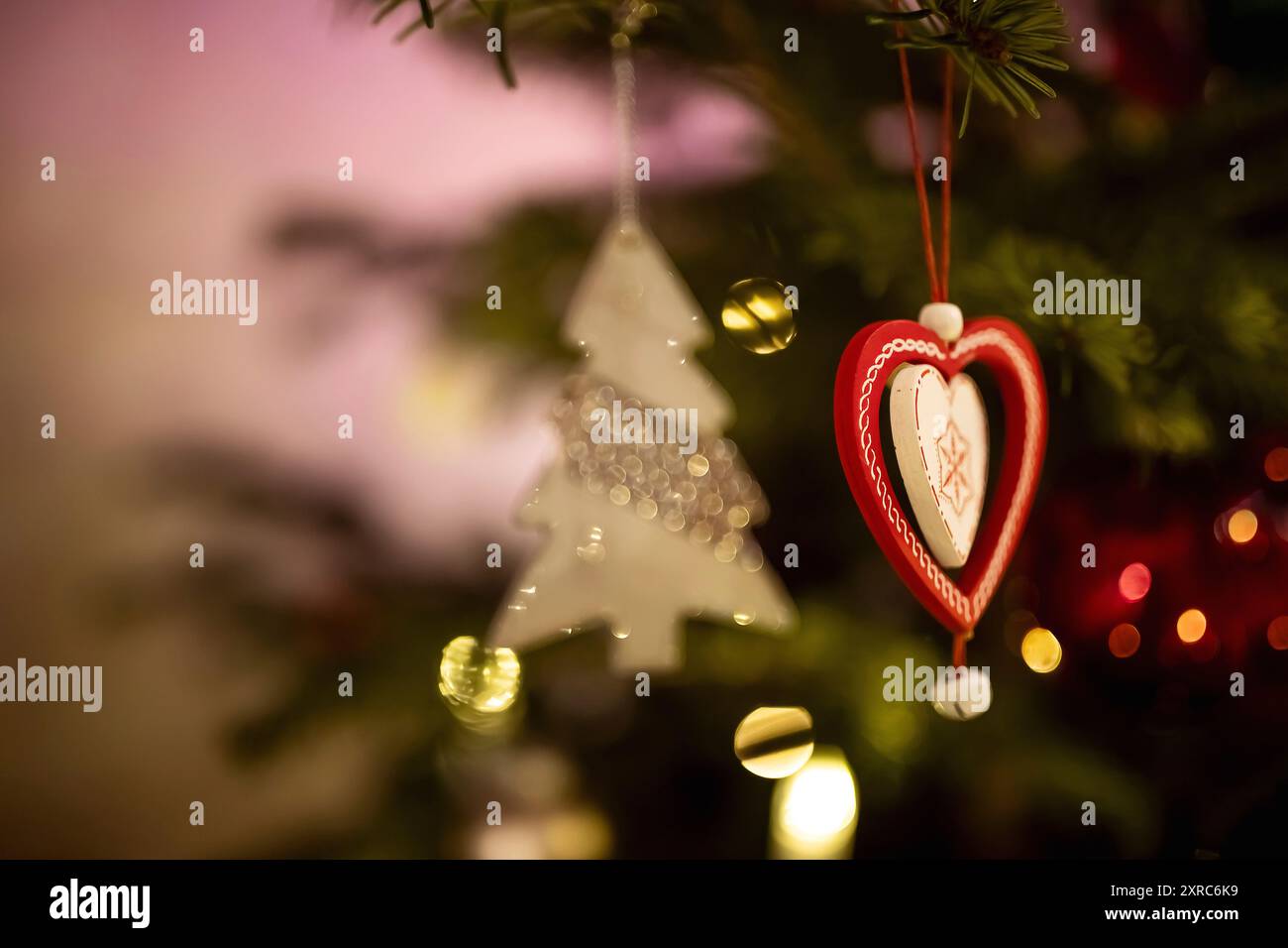 Christmas decoration heart hi-res stock photography and images - Alamy