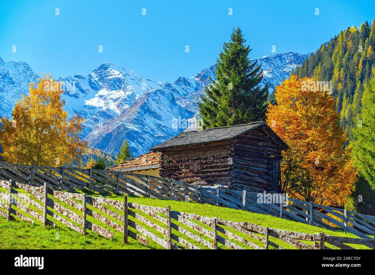 Barn snow fence hi-res stock photography and images - Alamy