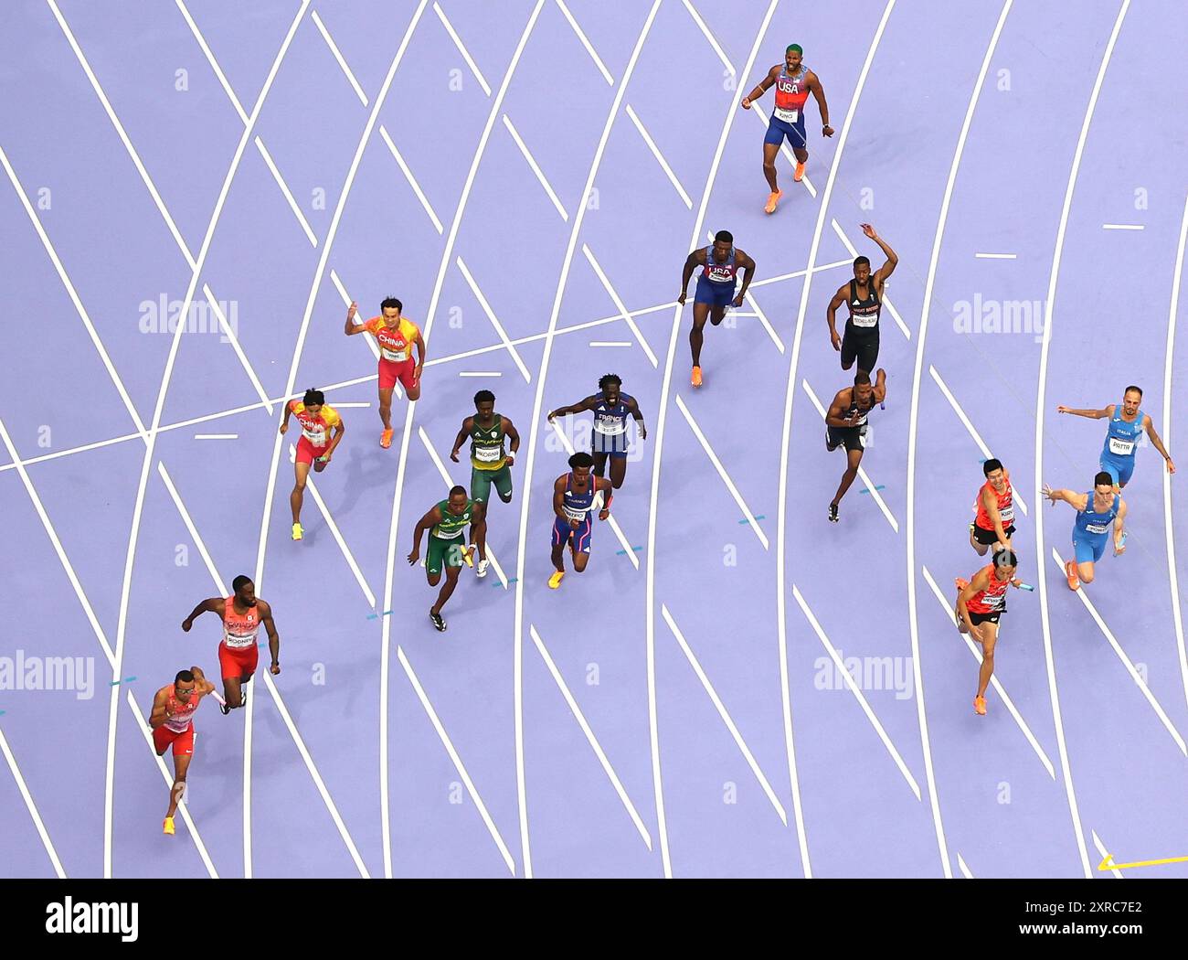 Paris, France. 9th Aug, 2024. Chen Jiapeng (3rd L) and Yan Haibin (4th ...