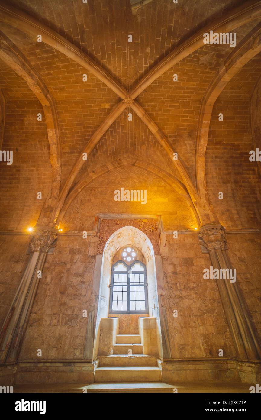 Interior view of a hall in the Castel del Monte in Apulia Stock Photo ...