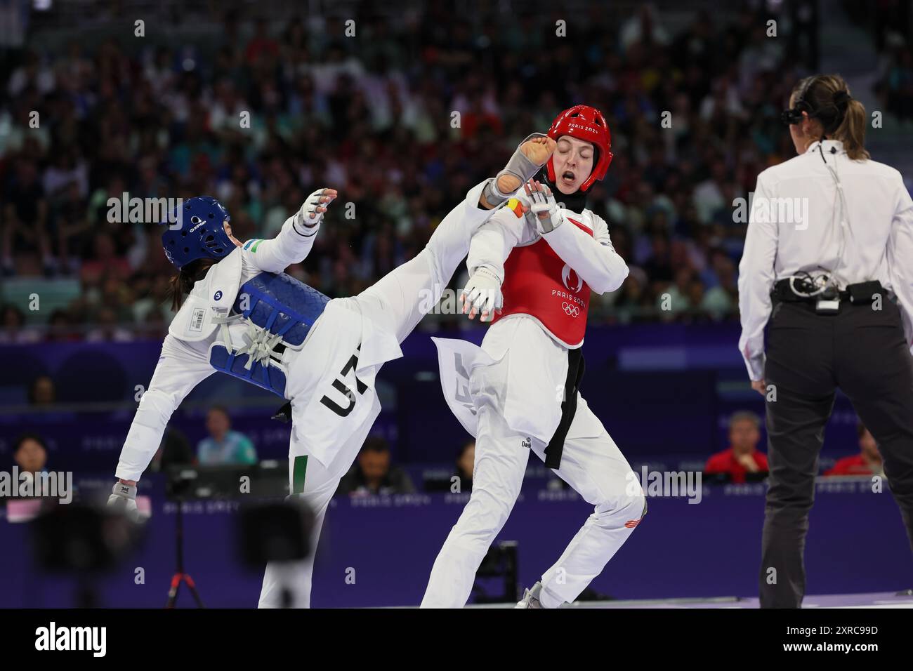 Paris, France. 09th Aug, 2024. Belgian taekwondoka Sarah Chaari (red ...