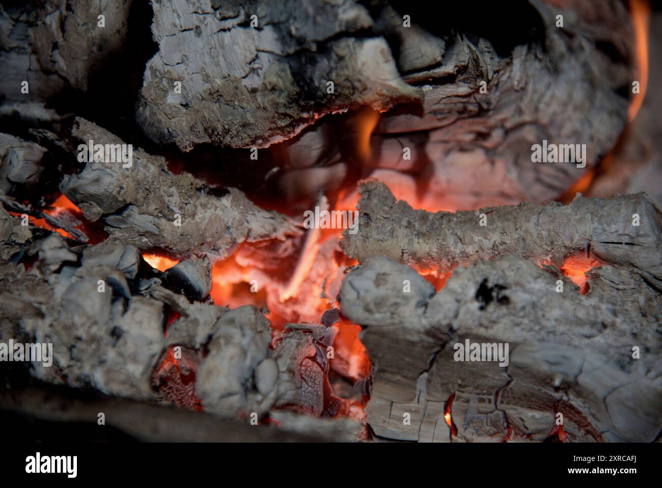Fire, open fire, wood fire, embers Stock Photo - Alamy