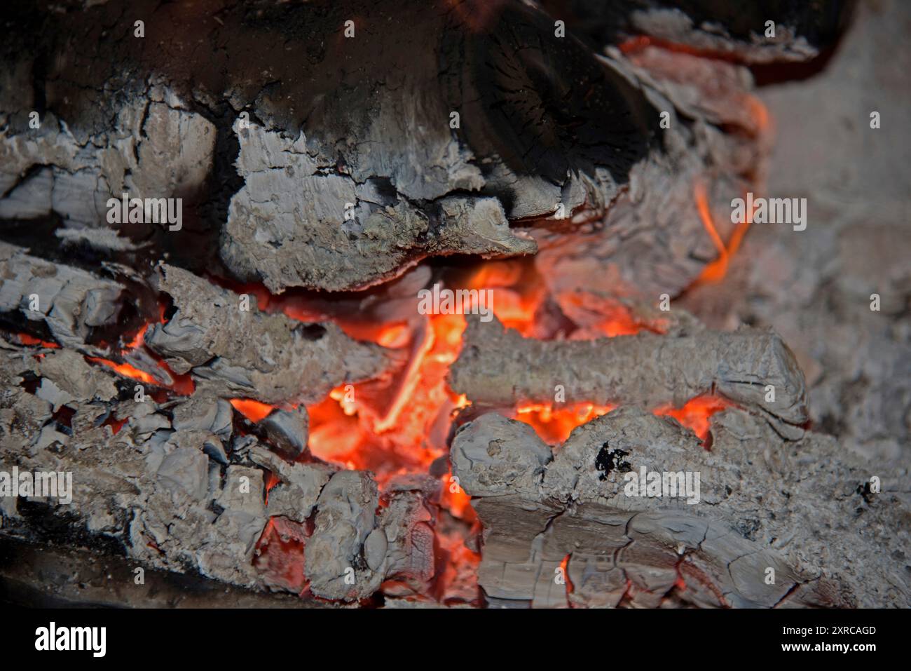 Fire, open fire, wood fire, embers Stock Photo - Alamy
