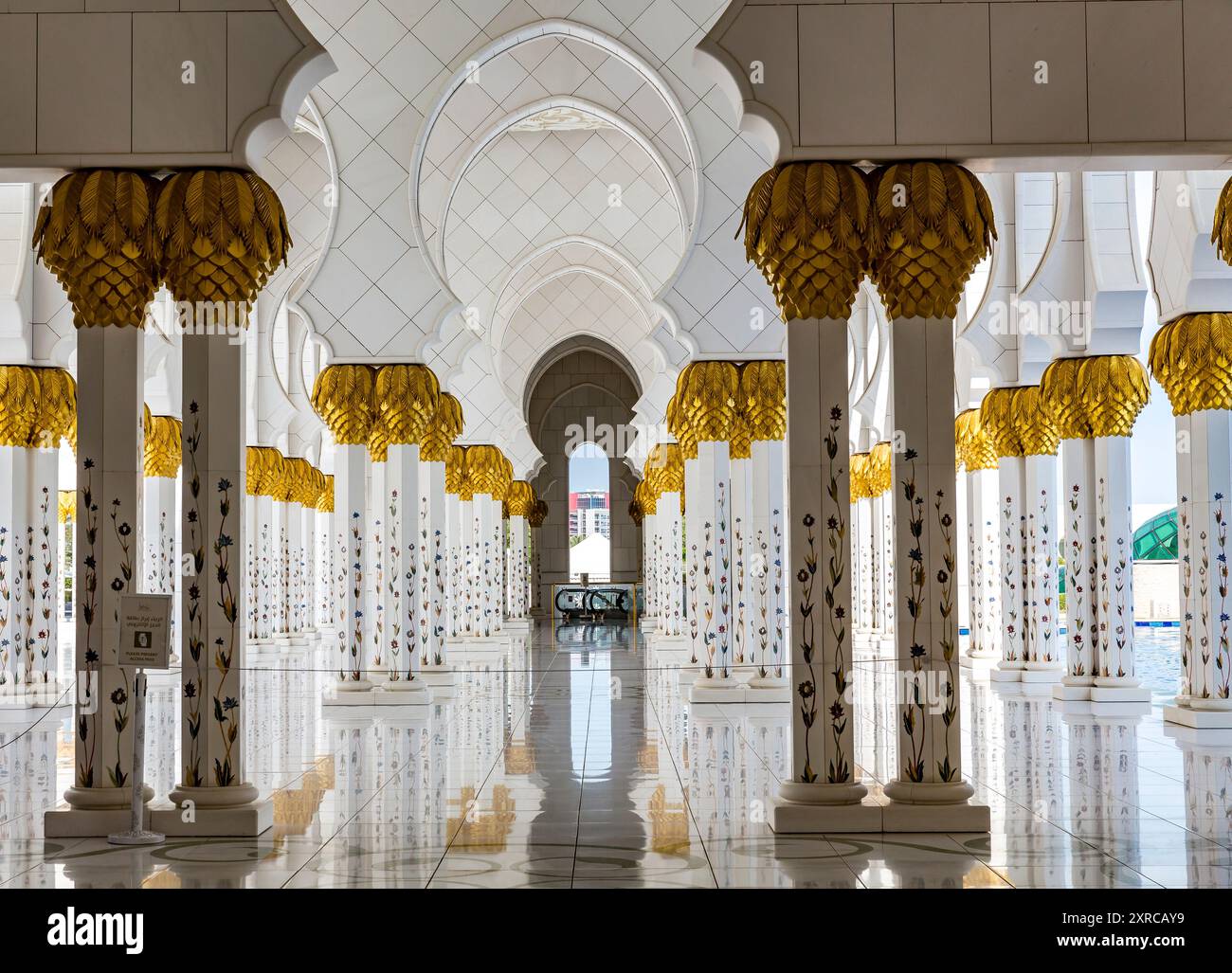 Decorated columns, Sheikh Zayed Mosque, Abu Dhabi, United Arab Emirates ...