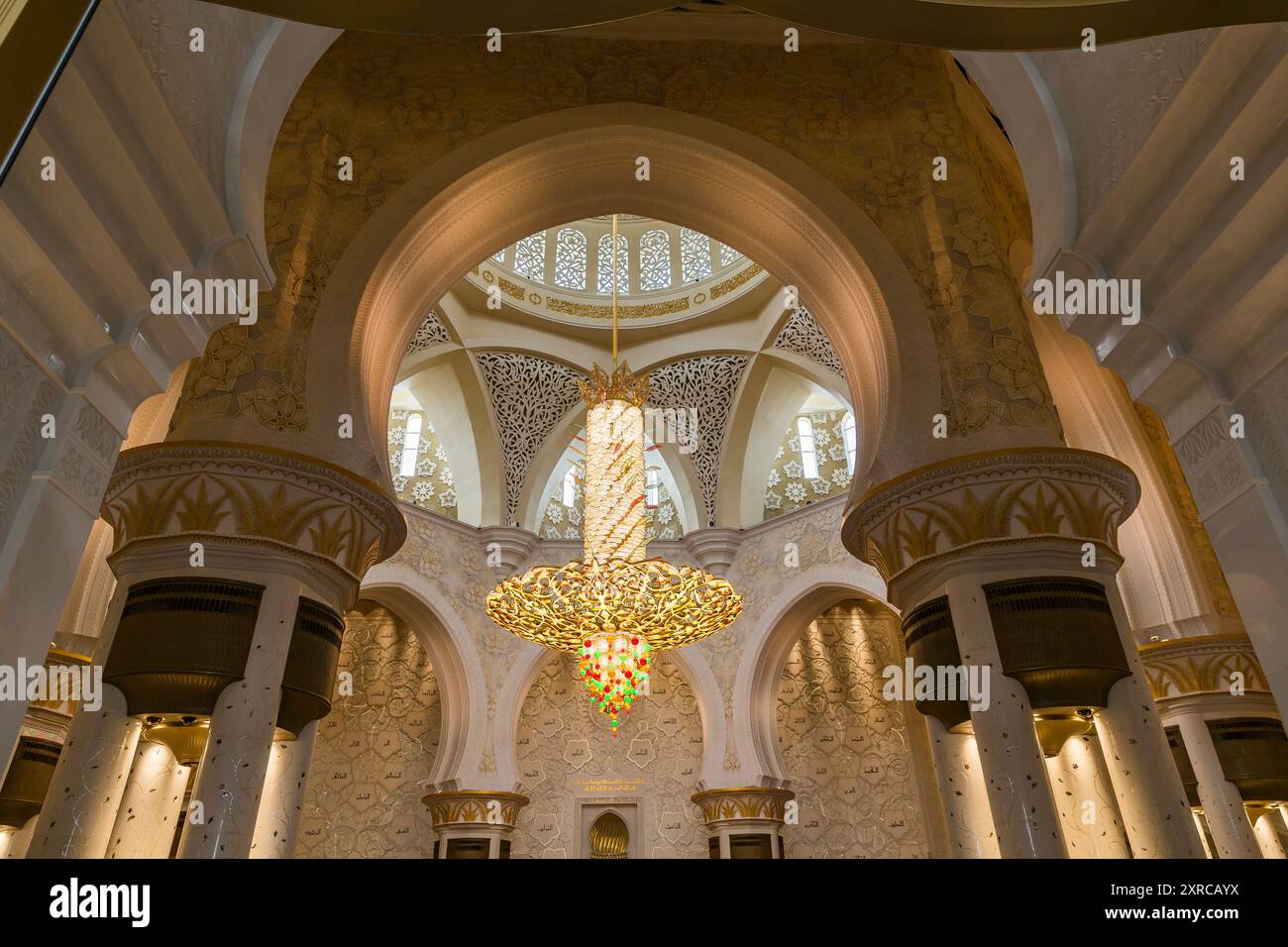 Prayer hall, Interior with chandelier, Sheikh Zayed Mosque, Grand ...