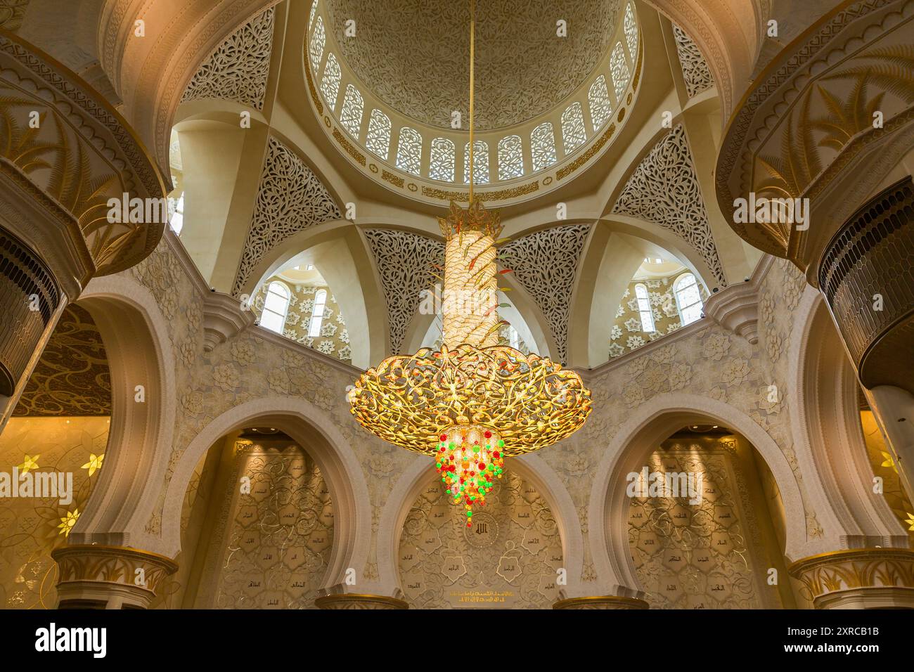 Prayer hall, Interior with chandelier, Sheikh Zayed Mosque, Grand ...