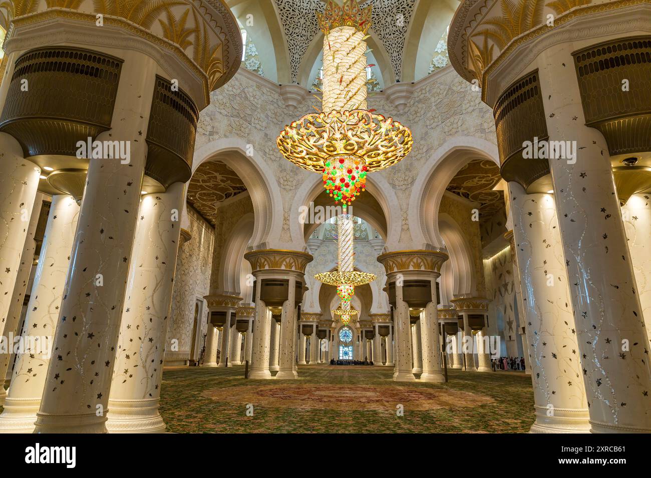 Prayer hall, interior with three chandeliers, largest hand-knotted ... Prayer hall, interior with three chandeliers, largest hand-knotted ...