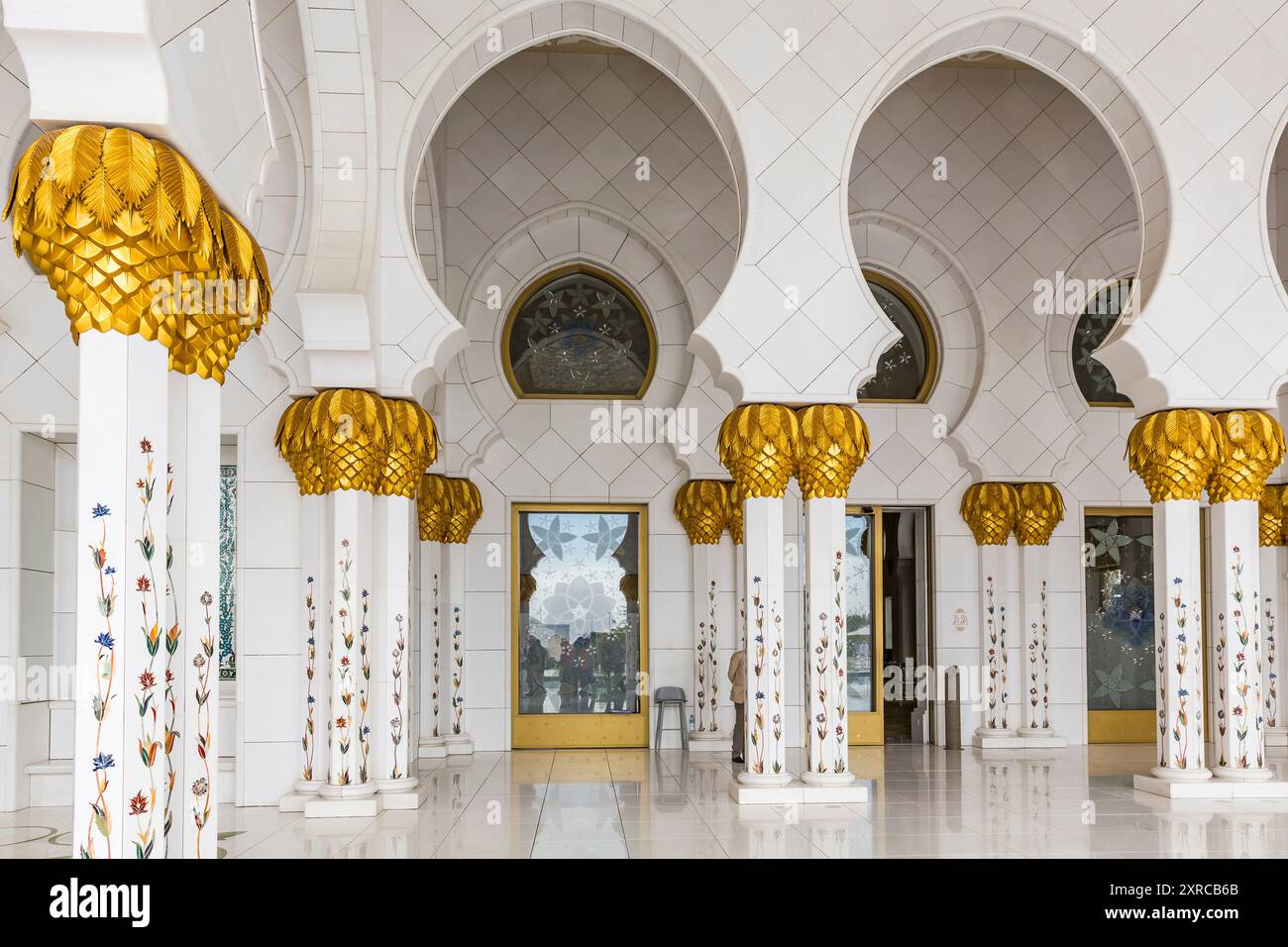 Decorated columns, Sheikh Zayed Mosque, Abu Dhabi, United Arab Emirates ...