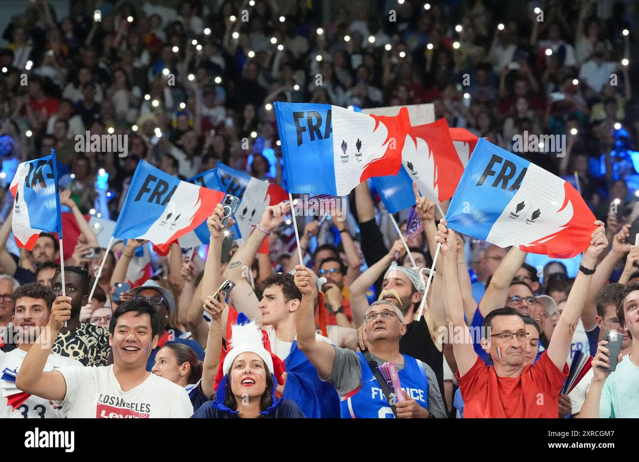 Paris, France. 09th Aug, 2024. French fans cheer during the Paris 2024 ...