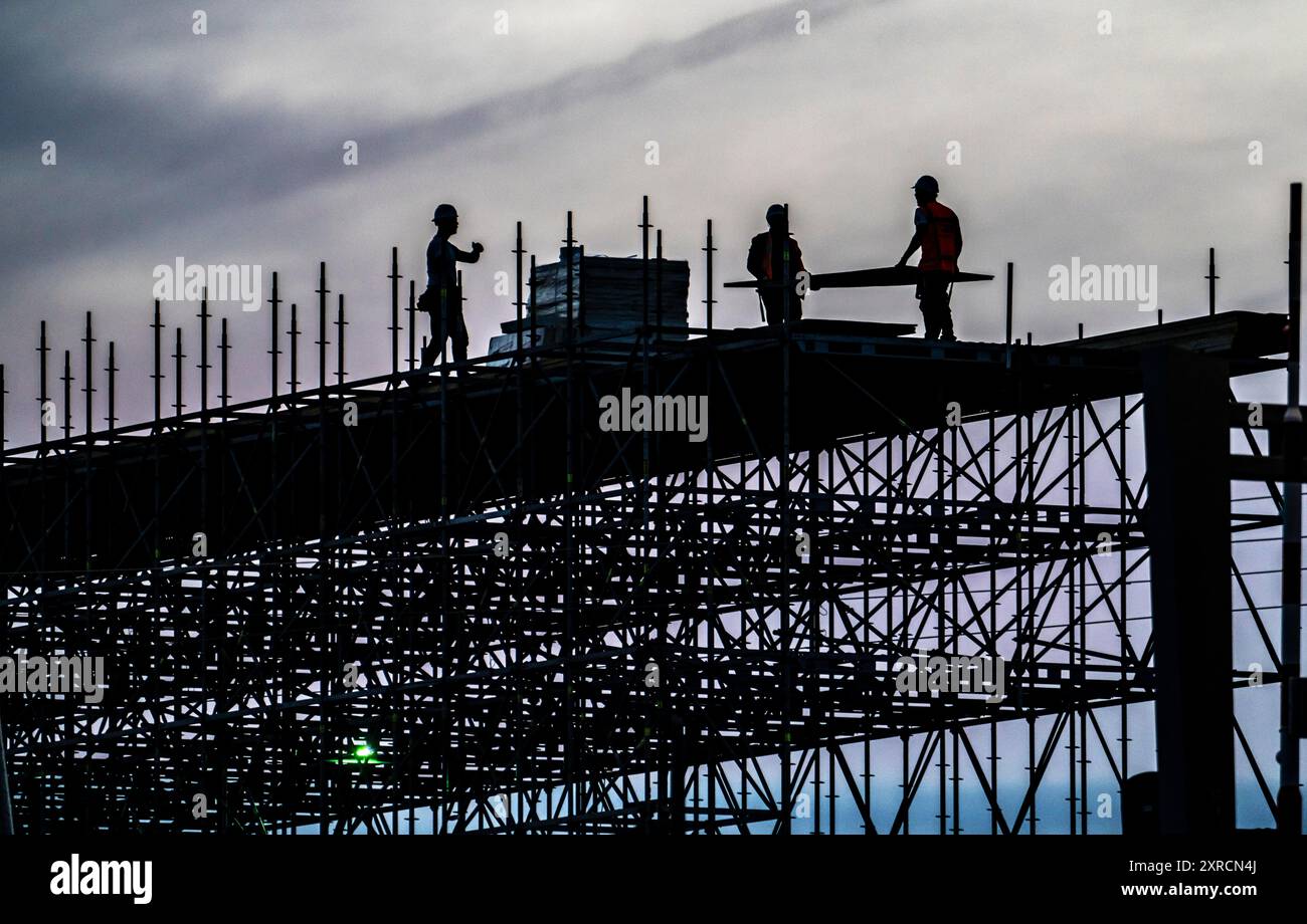 Workers dismantling scaffolding on the Erasmus Bridge over the Nieuwe ...