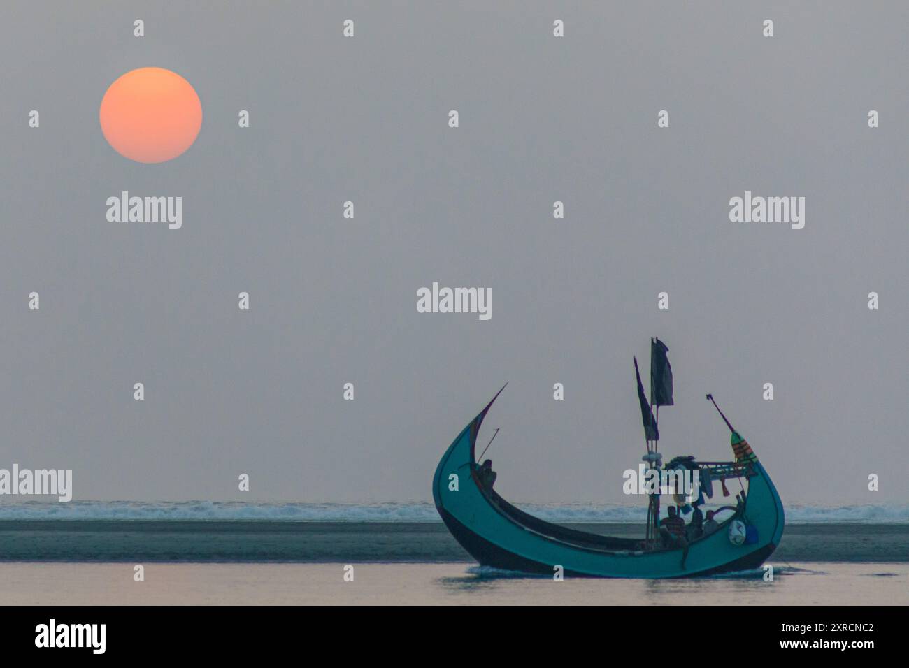 A traditional Moon Boat (Shander Nouka) coming back to shore after ...