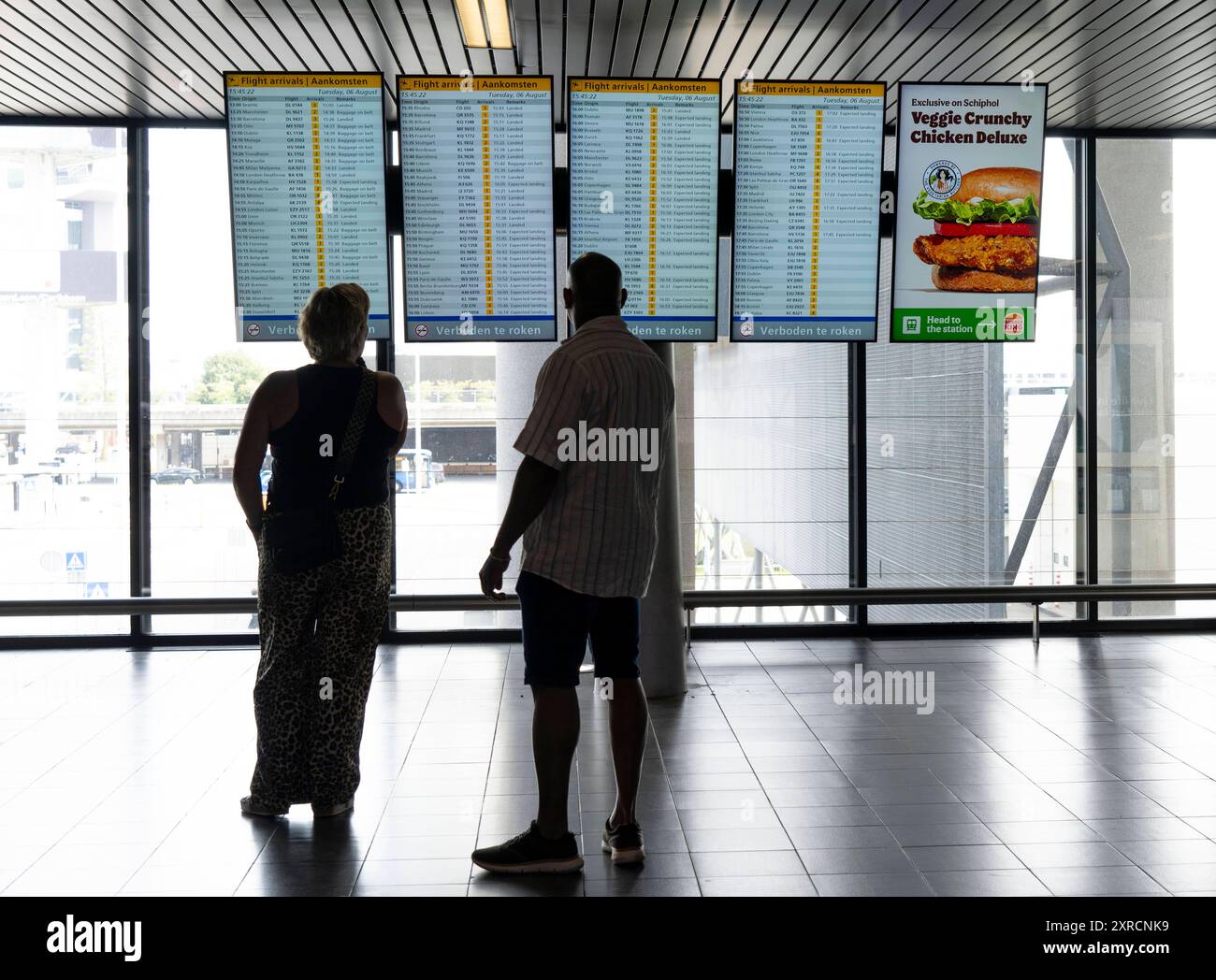 Infoscreens zu Abflügen, Ankunft auf den Flughafen Amsterdam Schiphol ...