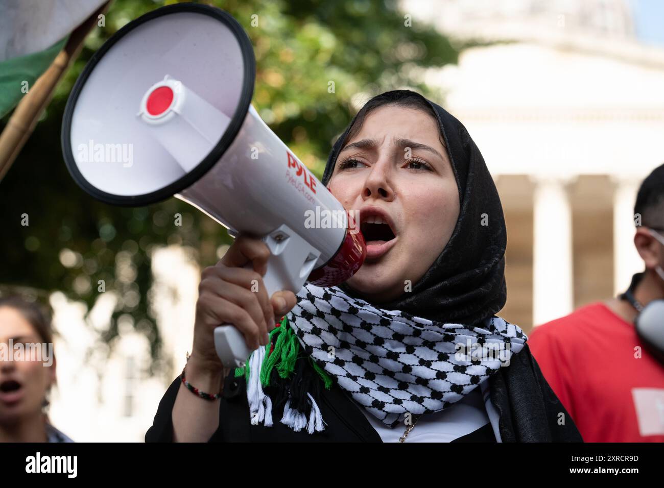 Gaza protest university megaphone hi-res stock photography and images ...