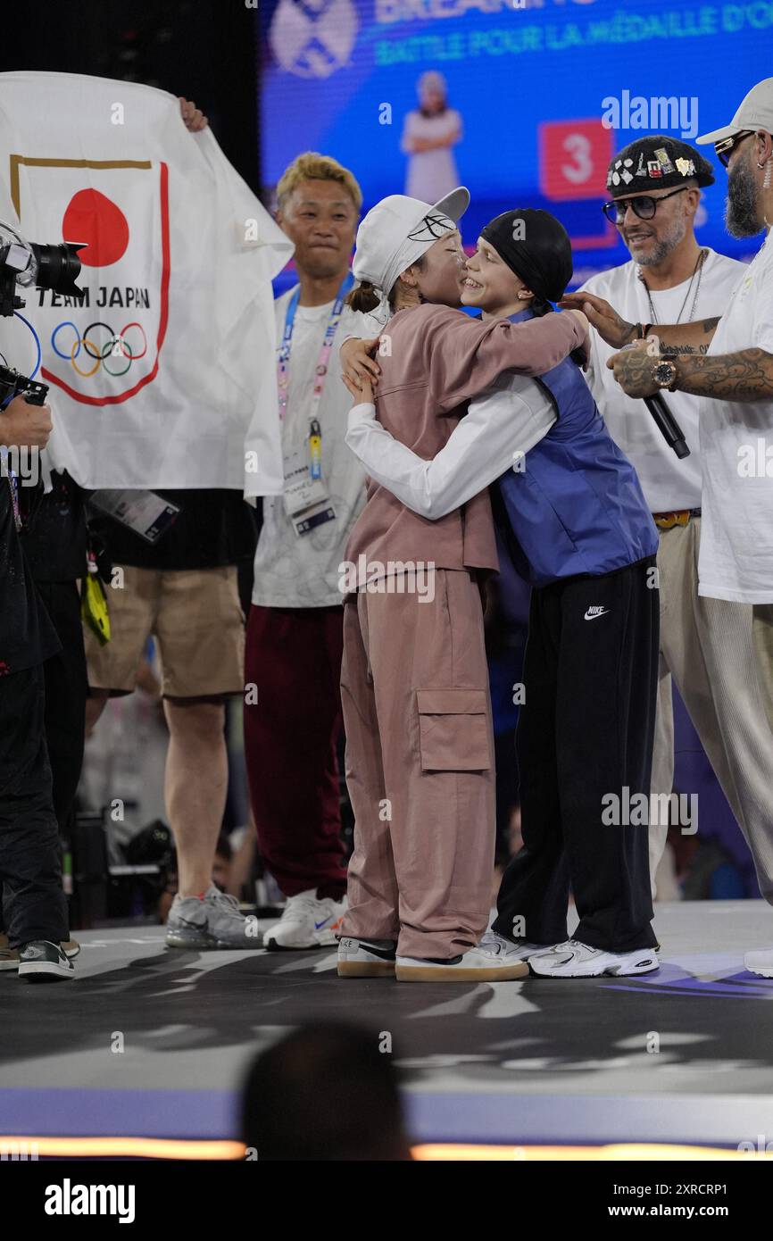 Gold medallist Japan's Ami Yuasa known as Ami (L) comforts silver ...