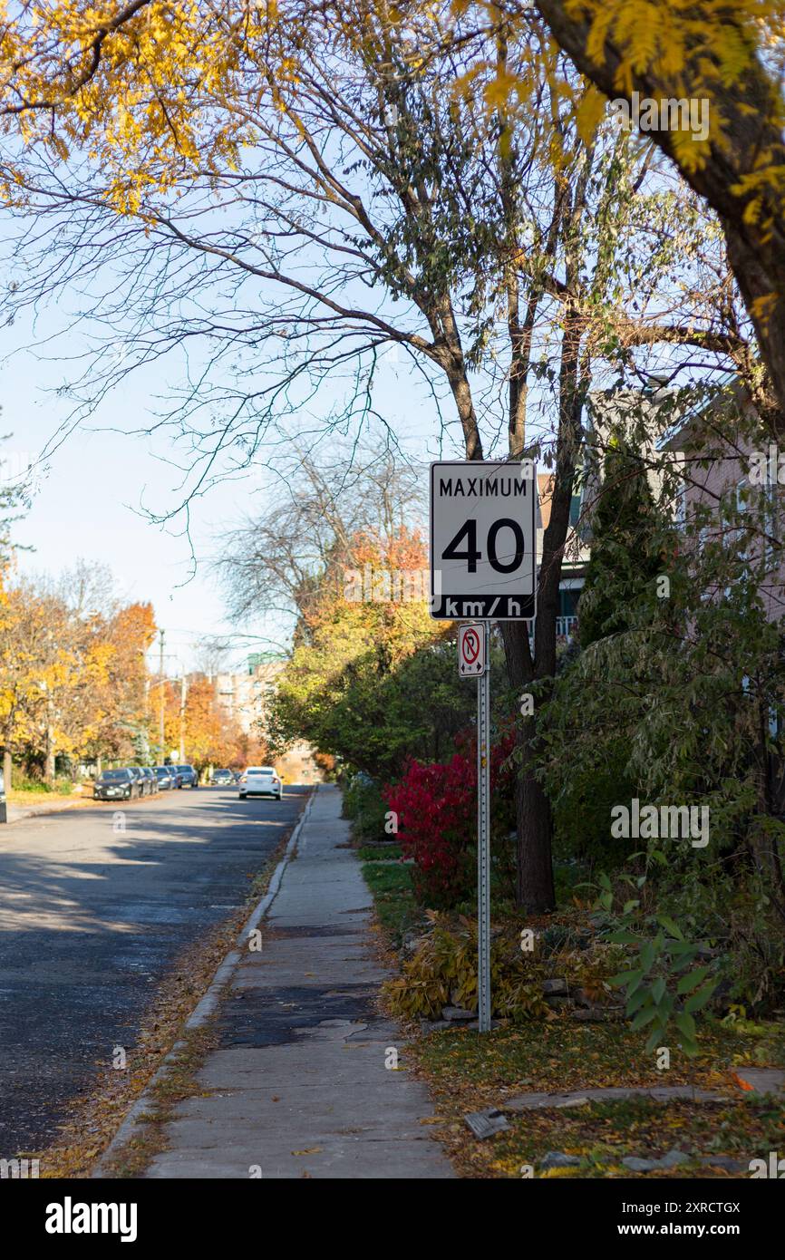 40 km hour road sign hi-res stock photography and images - Alamy