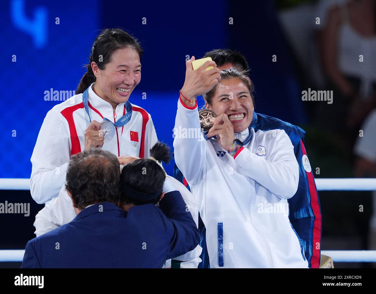 Bronze Medalist Chinese Taipei’s Nien Chin Chen (right) with Sliver ...
