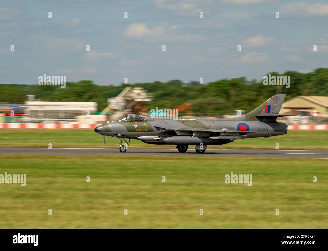 Hawker Hunter ZZ190 from Hawker Hunter Aviation, arrival at the Royal ...