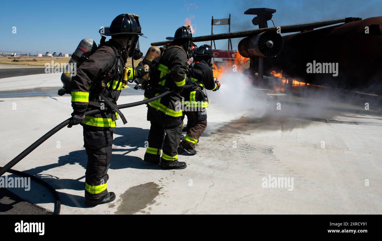 Firefighters assigned to the San Francisco Fire Department airport ...