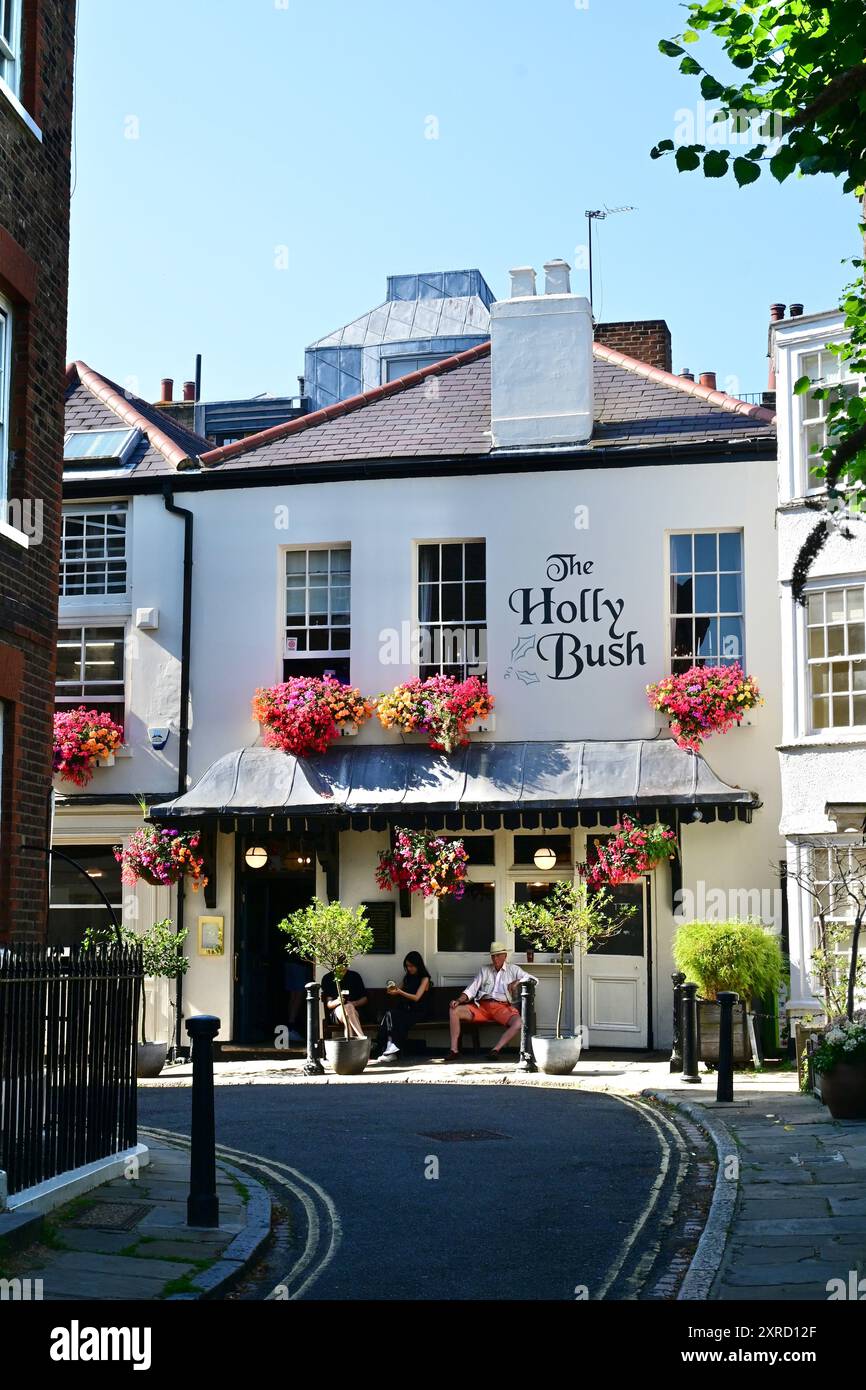 The Holly Bush pub, Hampstead, London Stock Photo - Alamy