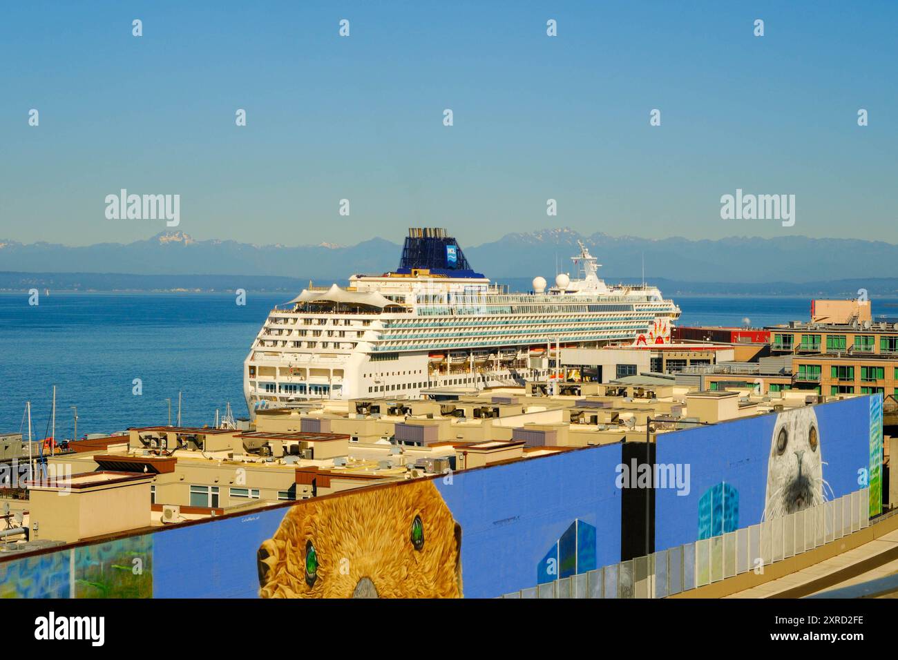 Ncl ship in dock hi-res stock photography and images - Alamy