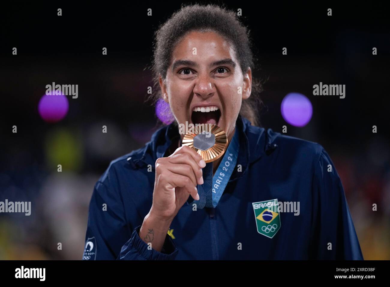 Brazil's Ana Patricia Silva Ramos poses with her gold medal in women's ...