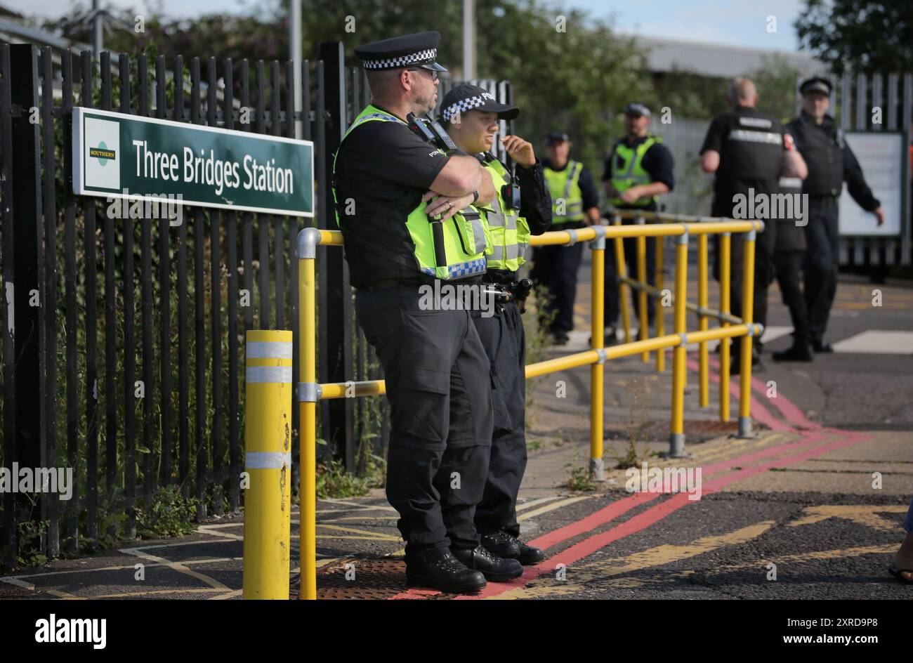 Crawley, England, UK. 9th Aug, 2024. Police officers gather early at ...