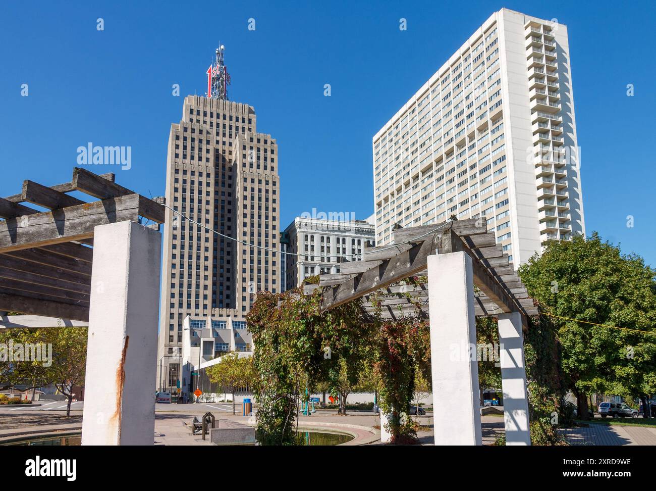 The modern tower buildings of downtown Saint Paul, capital of Minnesota ...