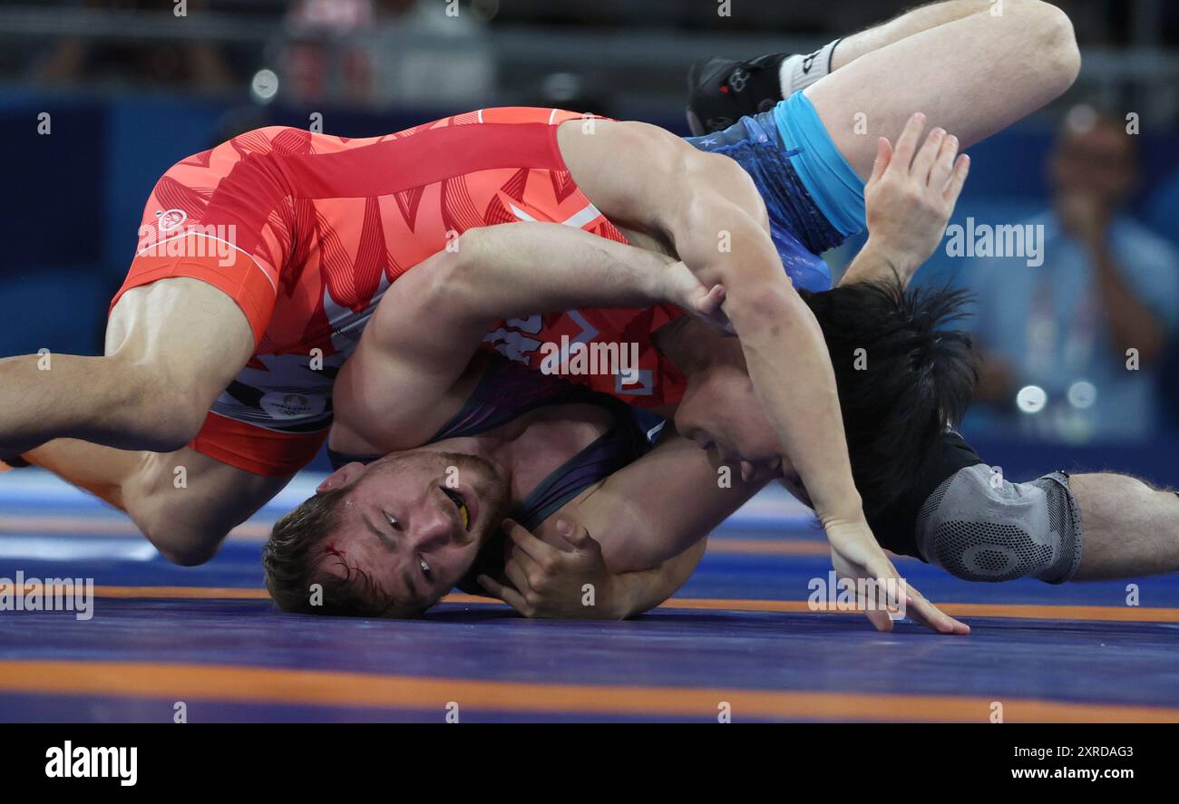 Paris, France. 09th Aug, 2024. Spencer Lee of the US (blue) wrestles against Rei Higuchi of ...