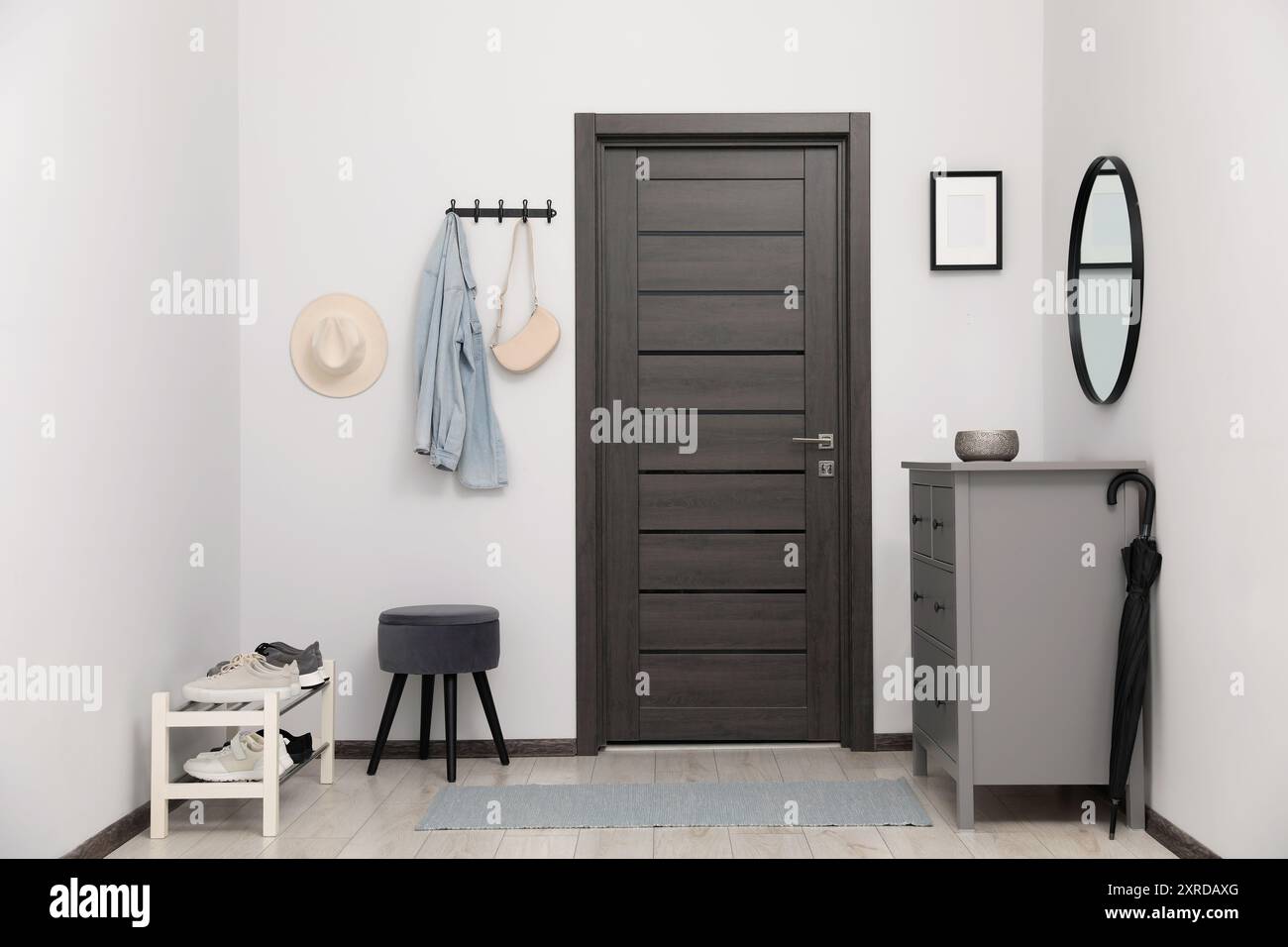 Chest of drawers, mirror and shoe storage bench in hallway. Interior ...