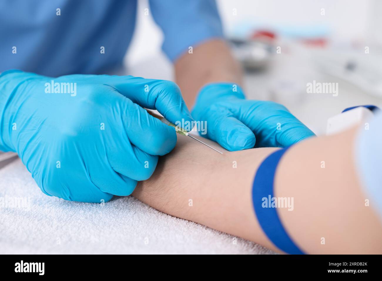 Nurse inserting iv arm hi-res stock photography and images - Alamy