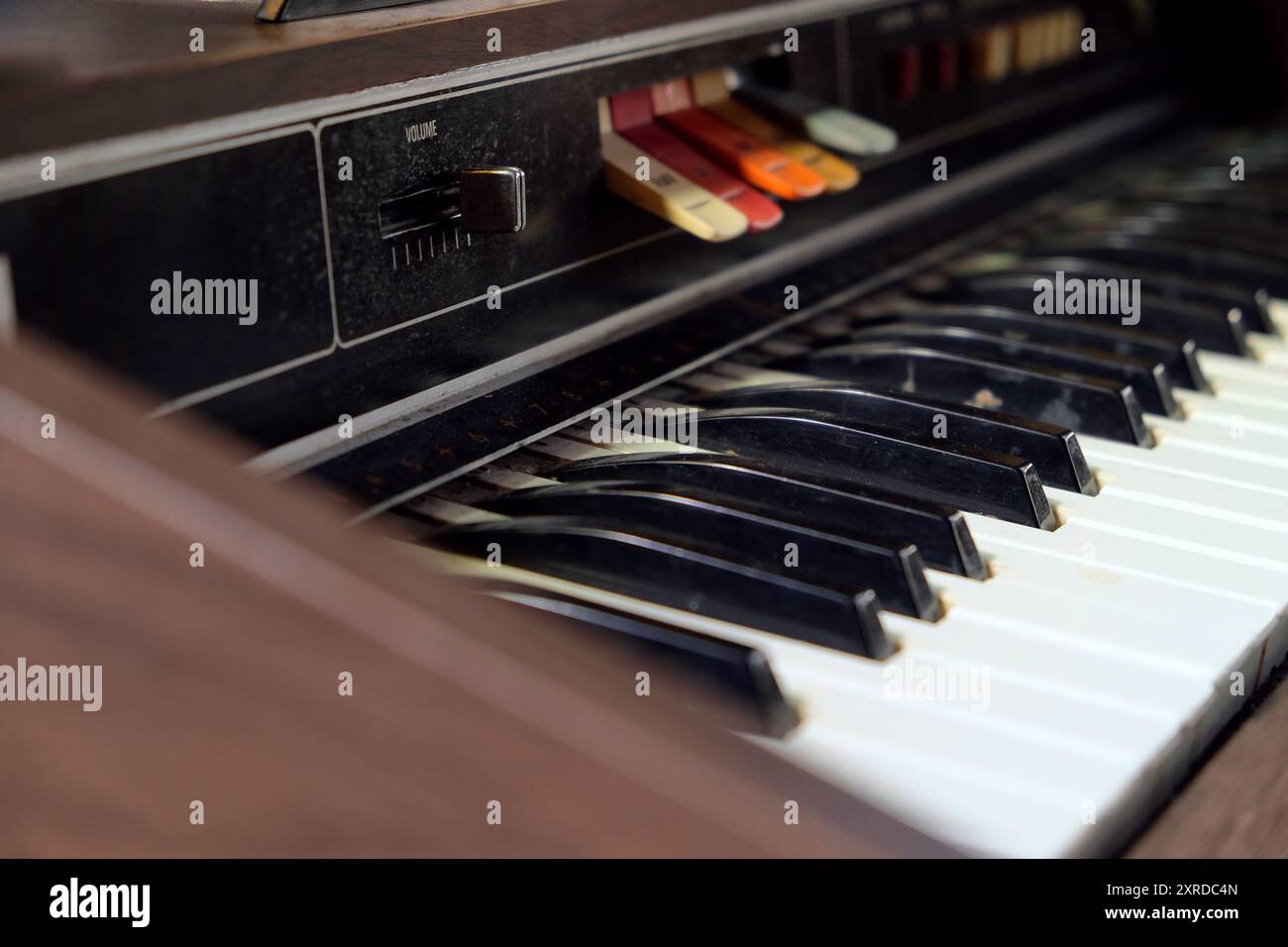 Vintage organ console hi-res stock photography and images - Alamy