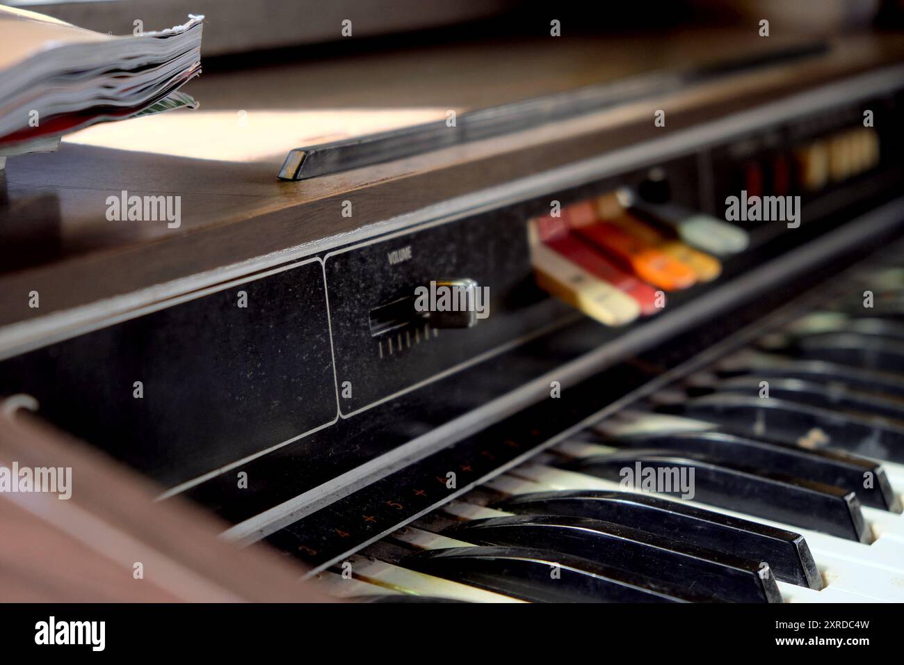 Vintage organ console hi-res stock photography and images - Alamy