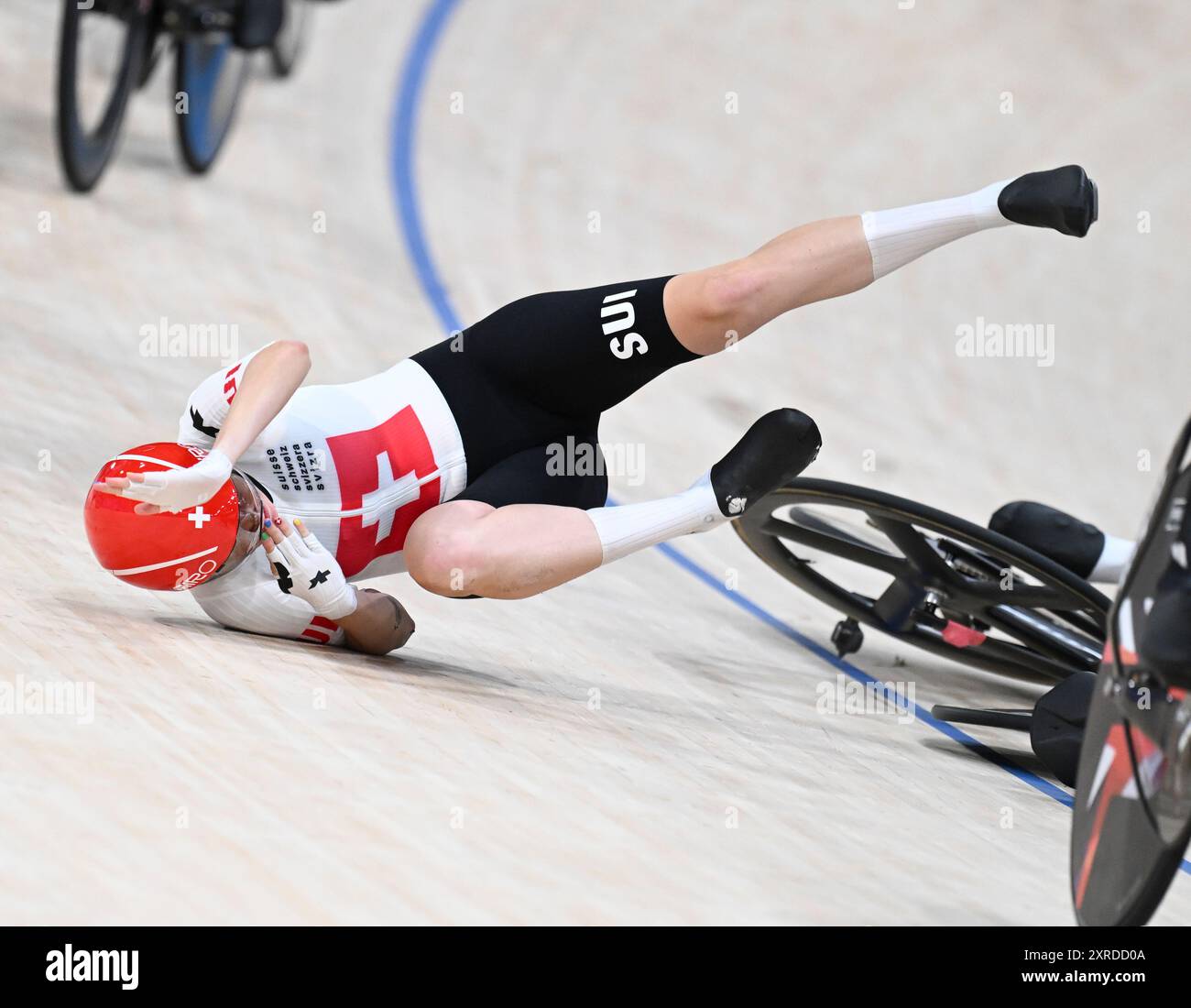 Paris, France. 9th Aug, 2024. A cyclist of Switzerland crashes during ...