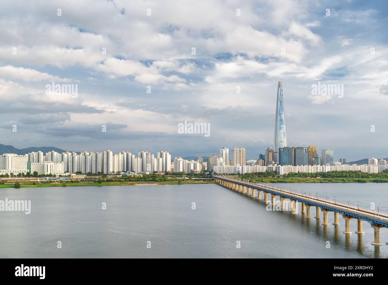 Sky bridge lotte world hi-res stock photography and images - Alamy