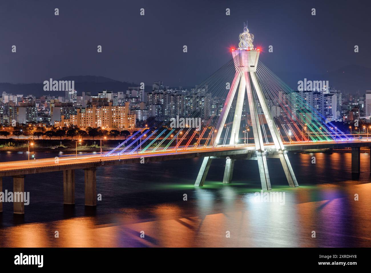 Amazing night view of Olympic Bridge over the Han River Stock Photo - Alamy