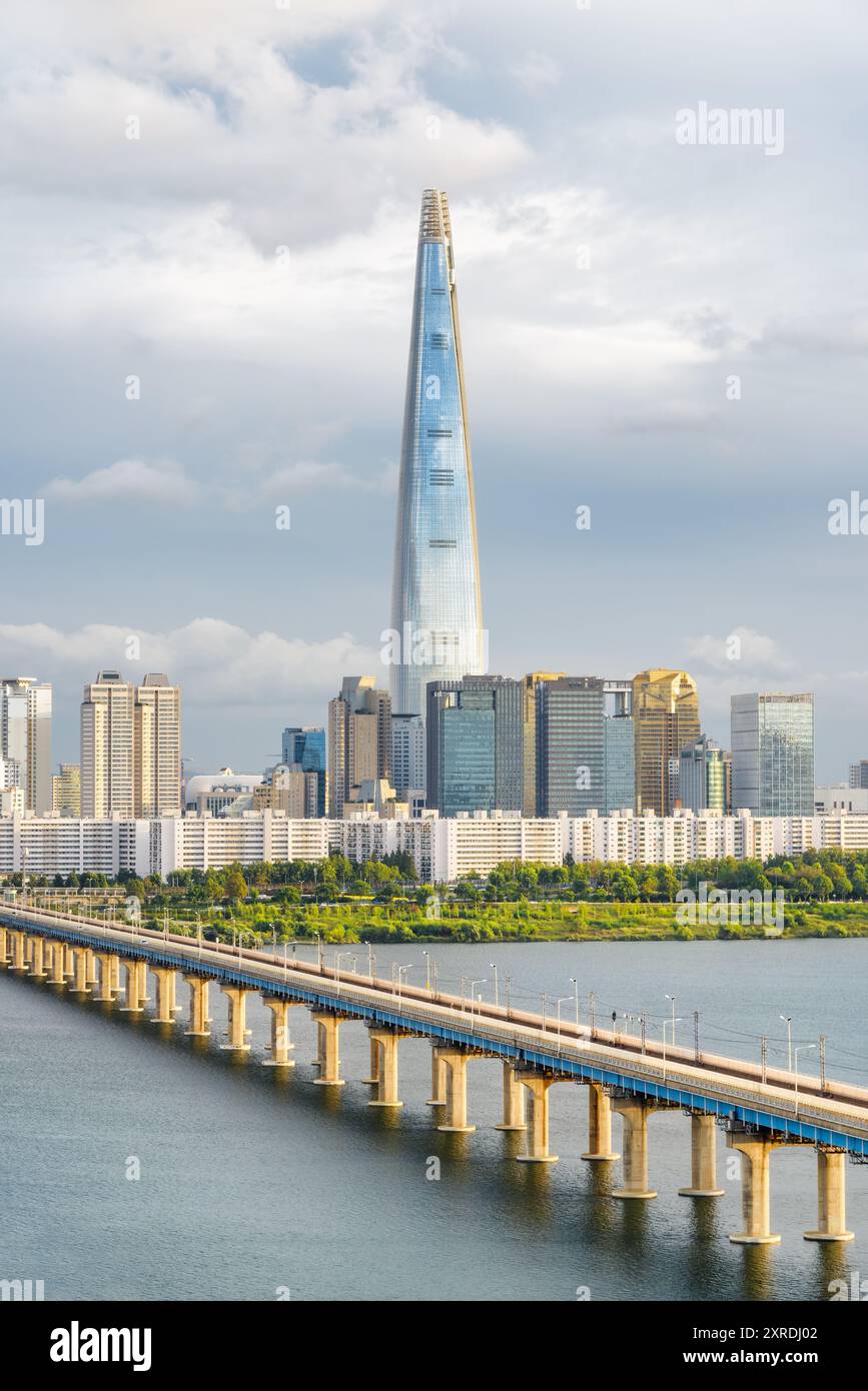 Amazing modern tower and Jamsil Railway Bridge in Seoul Stock Photo - Alamy
