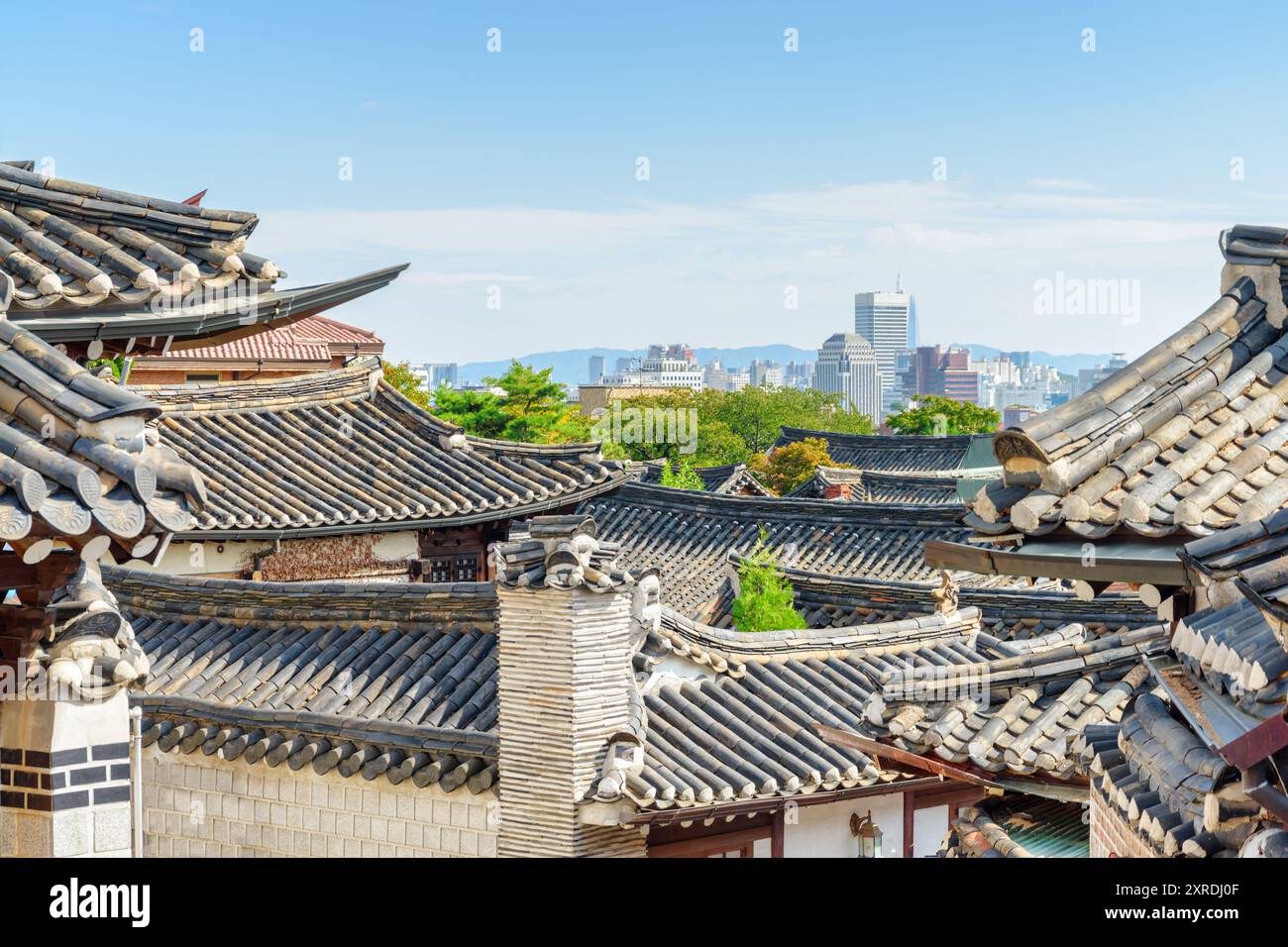 Scenic view of black tile roofs of traditional Korean houses Stock ...