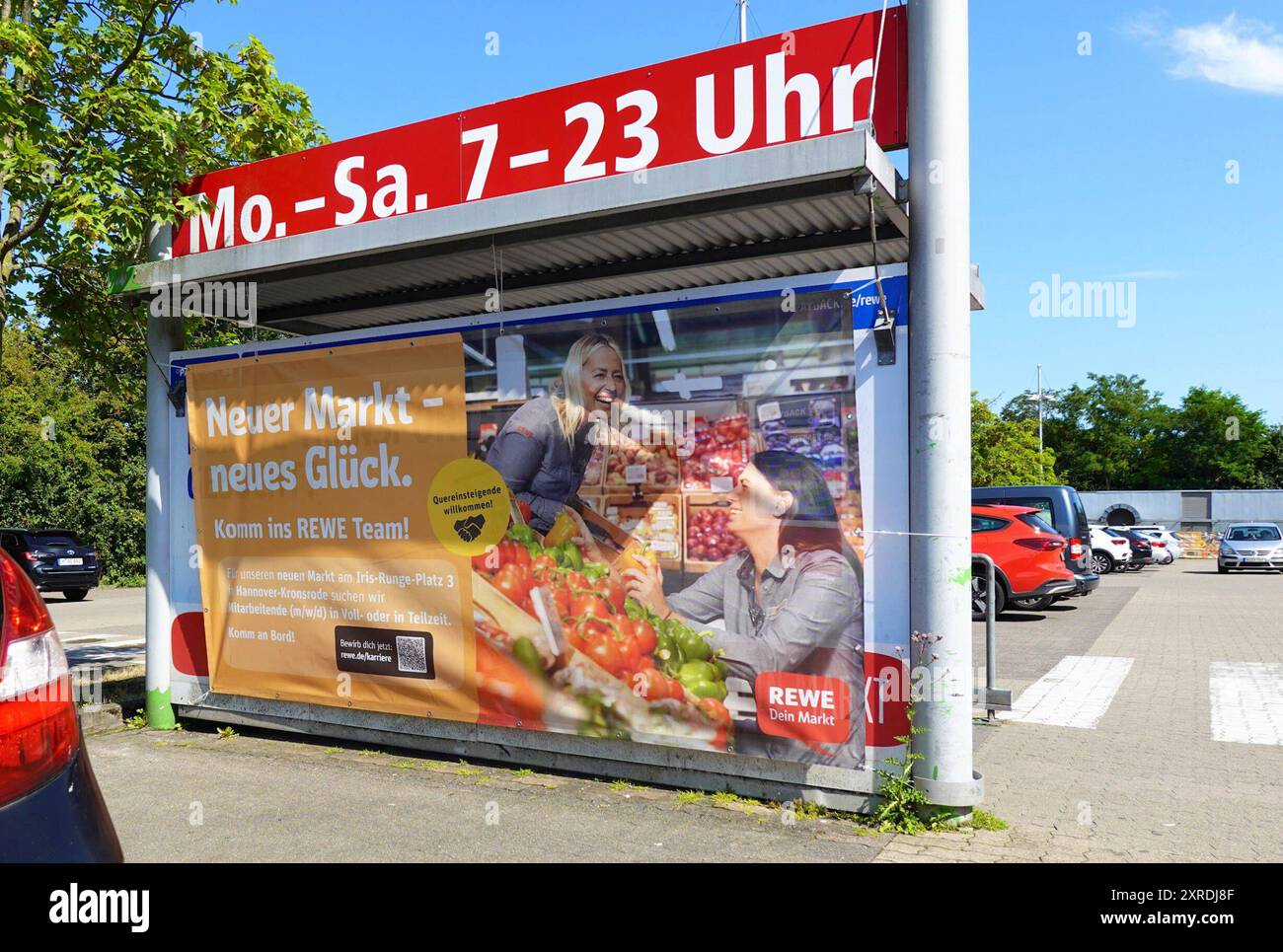 REWE Öffnungszeiten Mo.-Sa. von 7-23 Uhr gesehen in Hannover am 30.07. ...