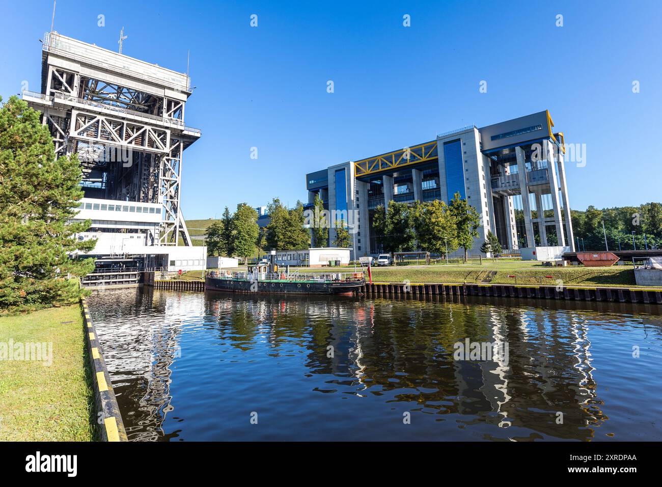 Cottbus, Germany. 10th Aug, 2024. View of the old (l) and the new ...