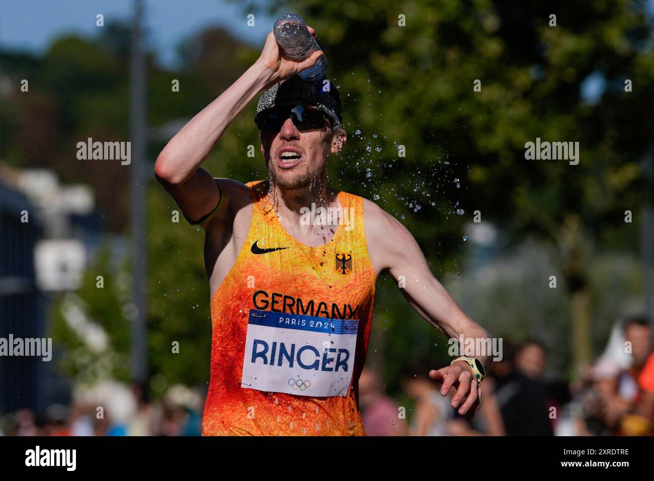 Richard Ringer of Germany splashes water over himself during the men's ...