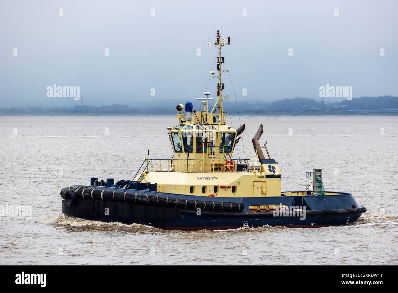 Tug waiting on the arrival of bulk carrier Etron as it approaches ...