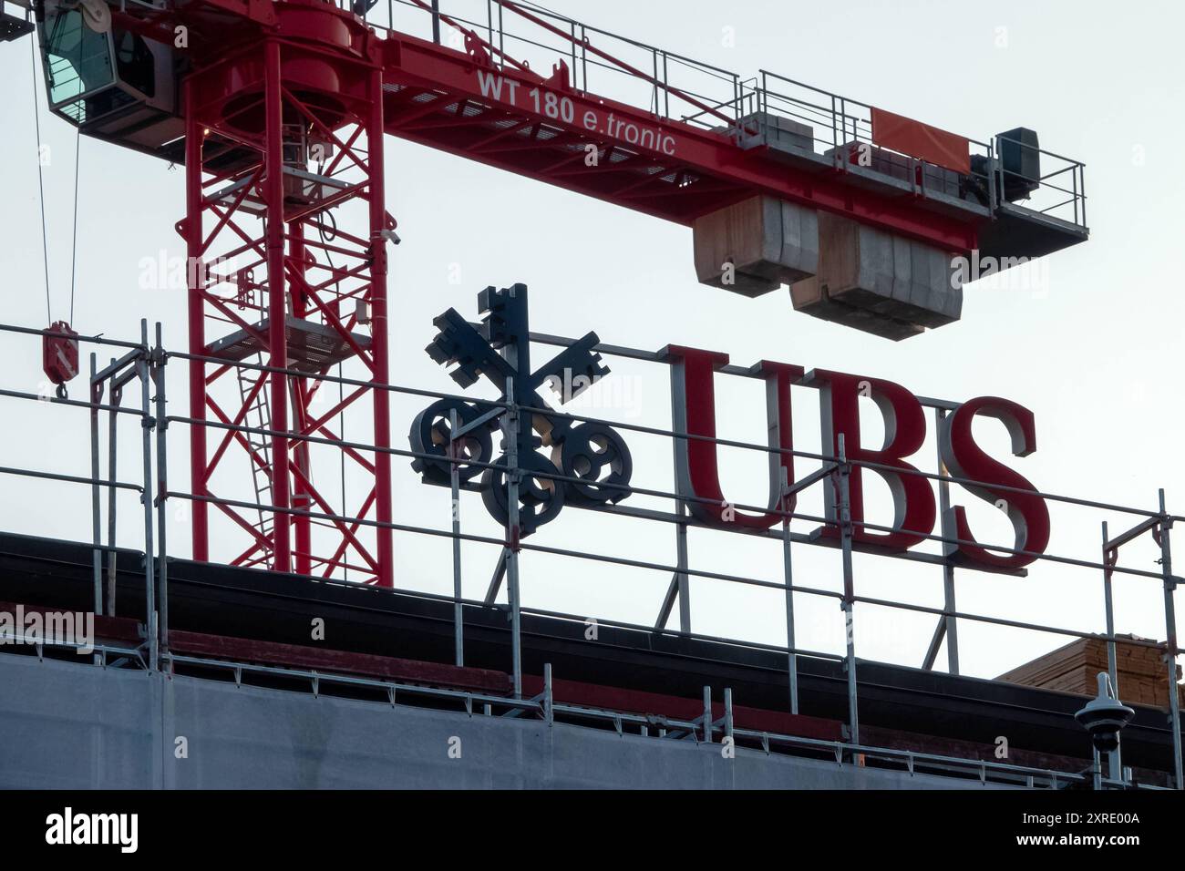 Bürogebäude der Credit Suisse in Zürich Das Bild zeigt das Logo der UBS ...