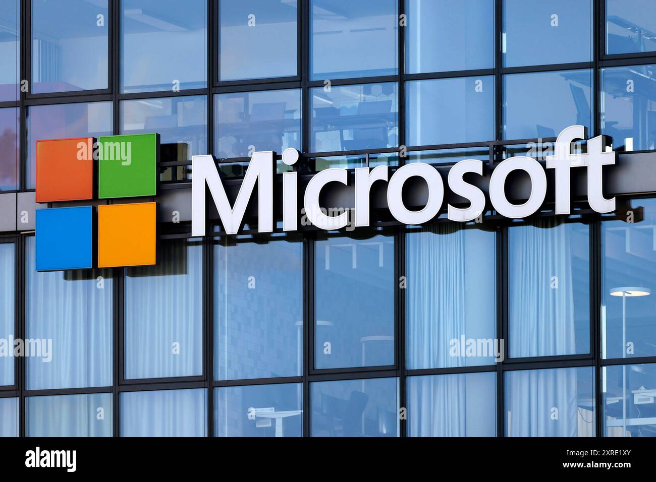 Logo der Microsoft Corporation am Sitz der Microsoft Deutschland GmbH ...