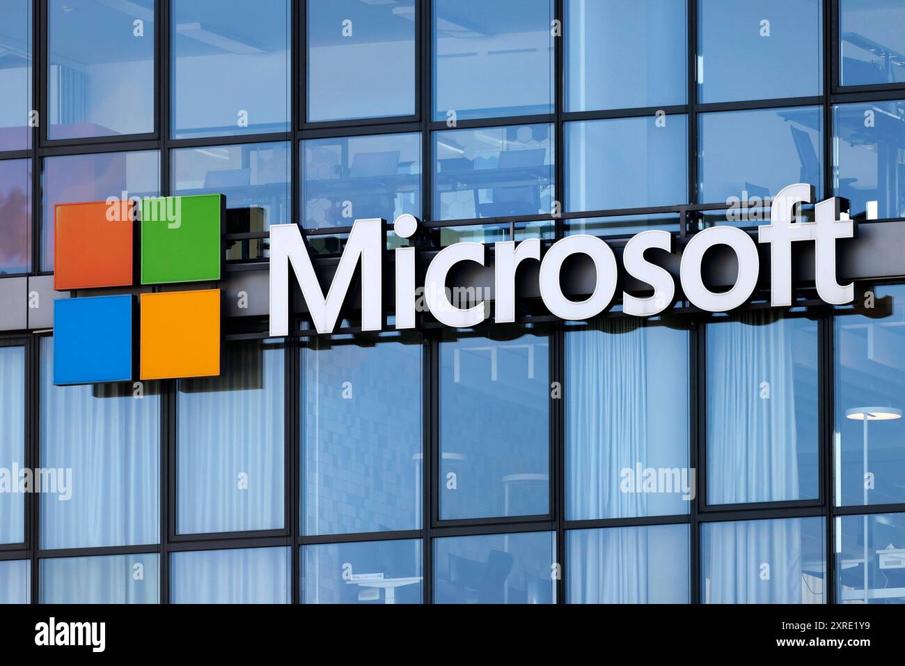 Logo der Microsoft Corporation am Sitz der Microsoft Deutschland GmbH ...