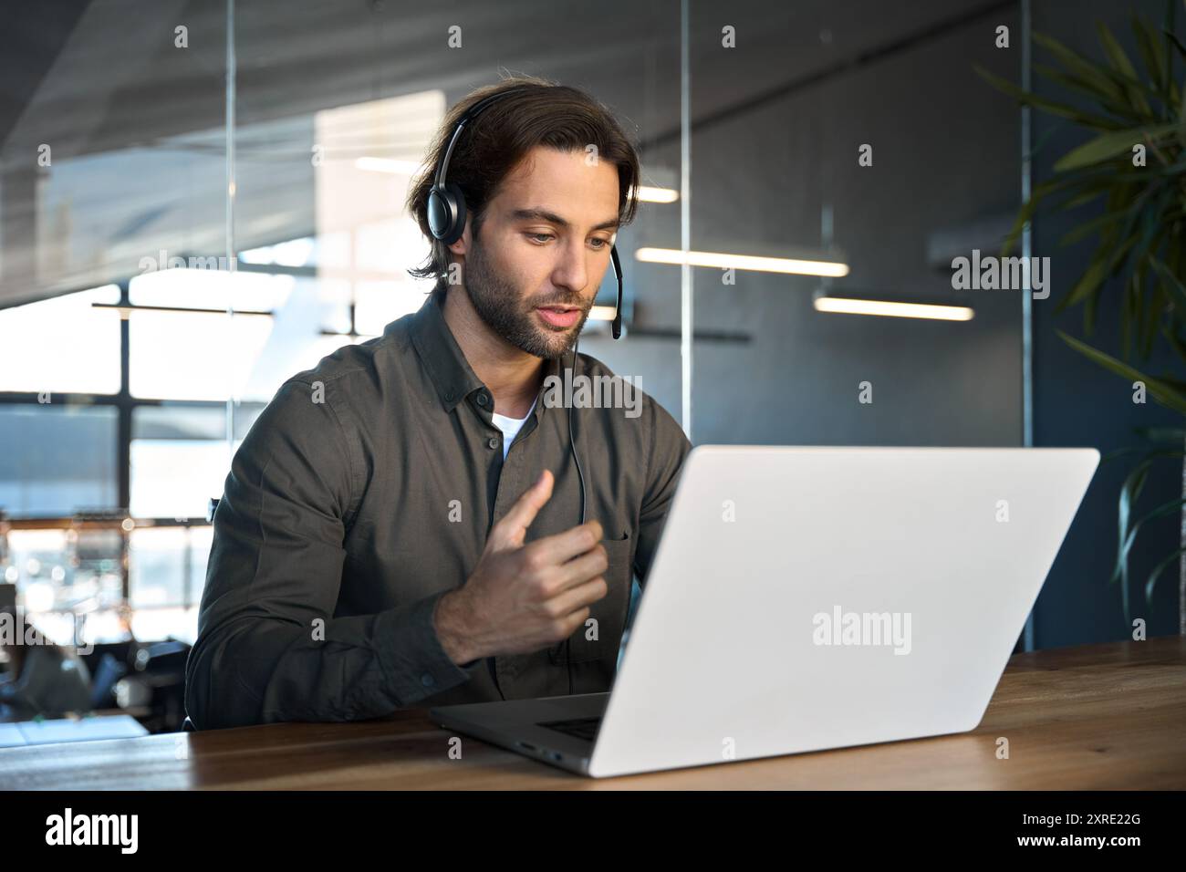 Call centre busy office hi-res stock photography and images - Alamy