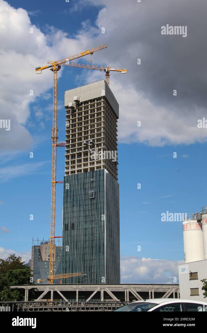 neubau estrel tower, Das Tor zur StadtÂ 176 Meter Höhe 45 Etagen 522 ...