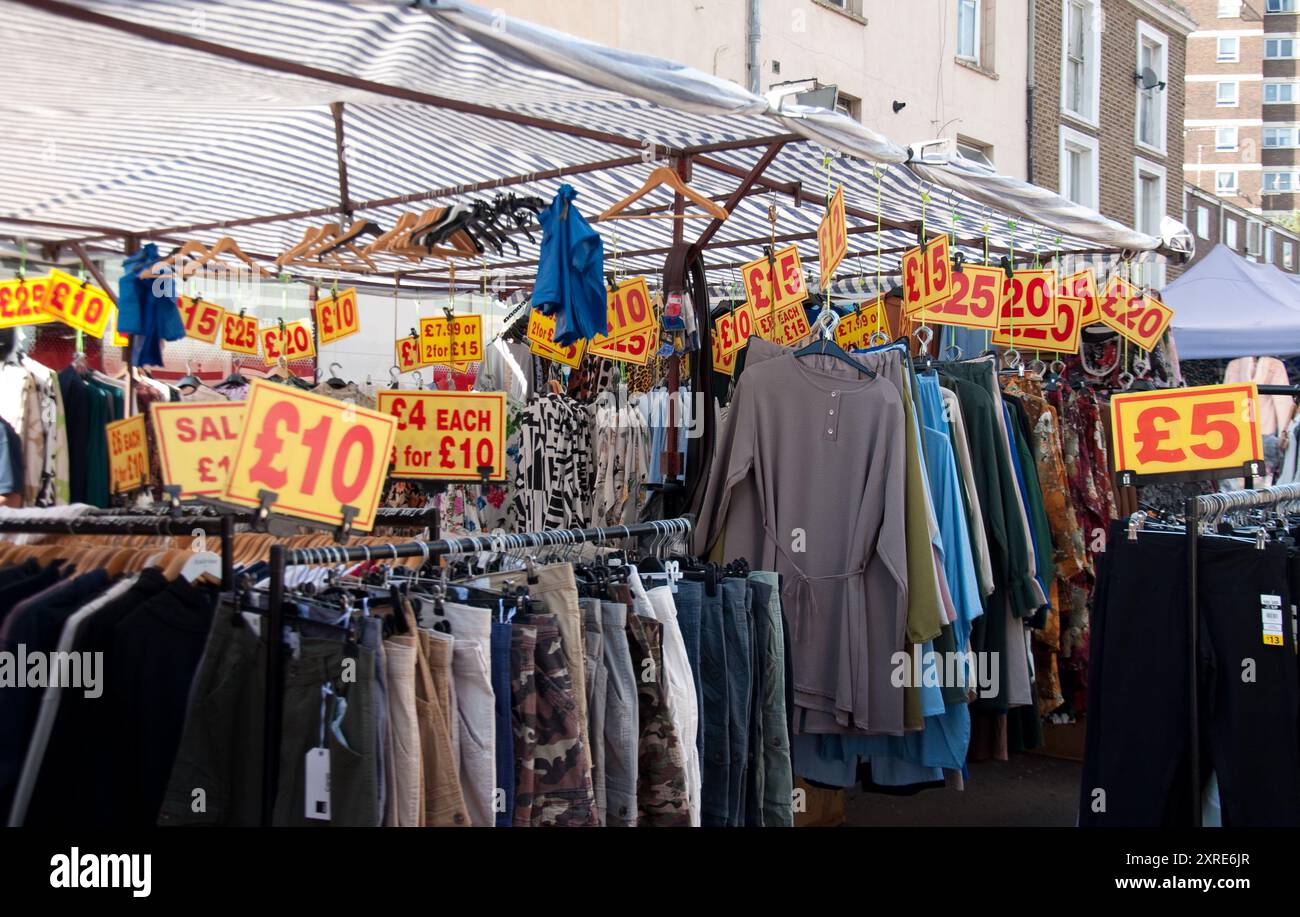 Clothes stall hi-res stock photography and images - Alamy